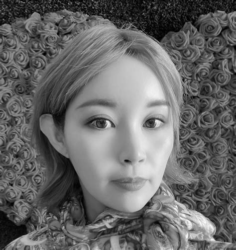 Mads Art Gallery Artist Lun Lun