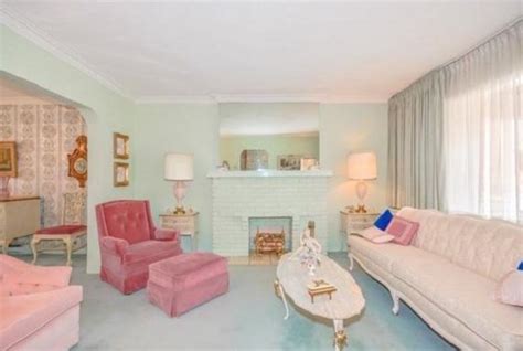 96 годишна баба реши да продаде къщата си Прекрачвайки прага брокерът загубил думи Вътре било