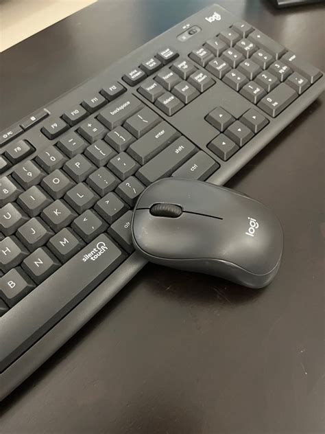 Logitech Mk295 Wireless Mouse And Keyboard Combo Set Computers And Tech Parts And Accessories Mouse