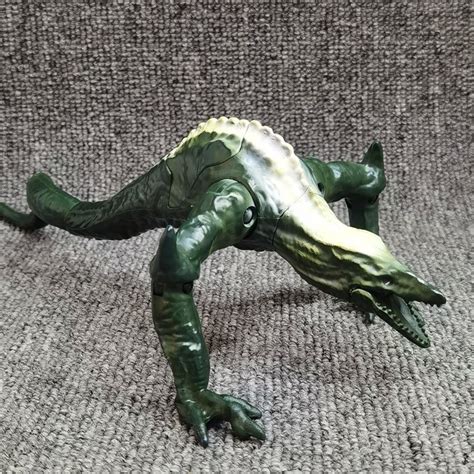 โมเดลจิ้งจกสีเขียวสินค้าจำนวนมากเคลื่อนย้ายได้เครื่องประดับ Godzilla ตุ๊กตาคิงคองเทียบกับโต๊ะรูป