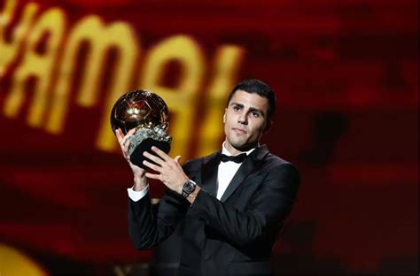 فيديو الكرة الذهبية 2024 رودري يفوز بجائزة أفضل لاعب في العالم بطولات