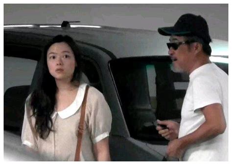 恩爱！62岁李宗盛与小27岁娇妻手牵手街头放闪，婚后举家搬回台湾财经头条