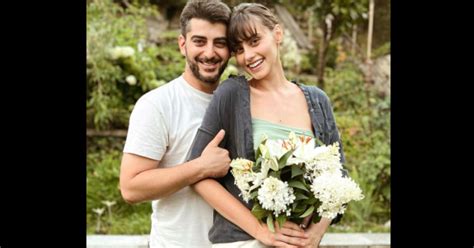 Най накрая Сашо Кадиев предложи брак на Ивелина навръх Бъдни вечер пред родителите й ето