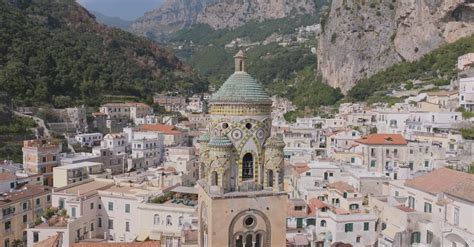 건축 건축의 경치 경치가 좋은 공중 관광 교회 교회 타워 지중해 대성당 도시 풍경 마을 바다 산 석조 건물 소도시 아말피 아말피 성당 아말피