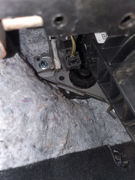 Замена датчика положения педали сцепления — Ford Focus Hatchback Ii 1 4 л 2011 года своими