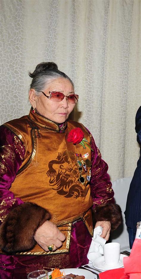 МУ ын Алдарт уяач агсан Д Хорлоодой Алдарт уяач болтол хүмүүс намайг хүлээн зөвшөөрдөггүй байсан