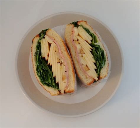 엠보그 브리치즈 사과 루꼴라와 찰떡궁합 브리치즈 샌드위치 맛있게 먹는법 칼로리 단백질 네이버 블로그