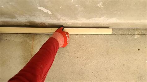 실리콘 건 목공 본드와 더불어 중요한 접착재중 하나인 실리콘을 사용하기 위한 도구 수공구인테리어 목수가 핵심적으로 사용하는 공구 List