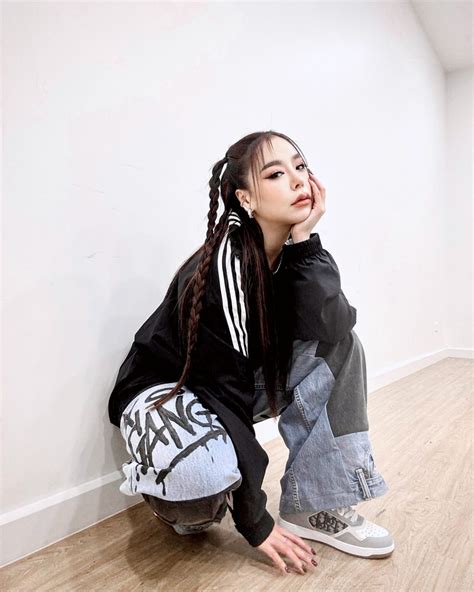 Ig ซานิ นิภาภรณ์ นิติธนการ ฝากด้วยนะคะ เดบิวต์วันแรก เดบิวต์วัยทองนะคะ😂 Ink2 Instagram