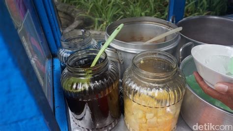 Suegerrr Buka Puasa Pakai Es Jaipong Warna Warni