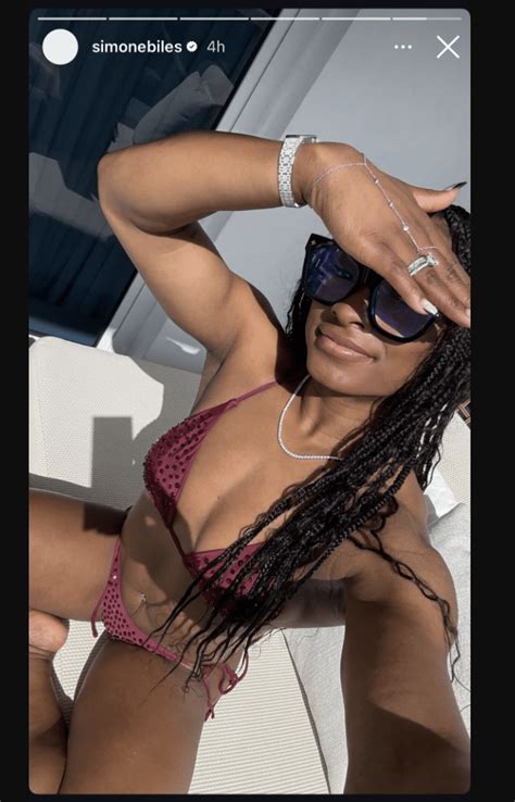 Simone Biles Has Everyone Drooling Over Her Swimsuit Photo The Spun