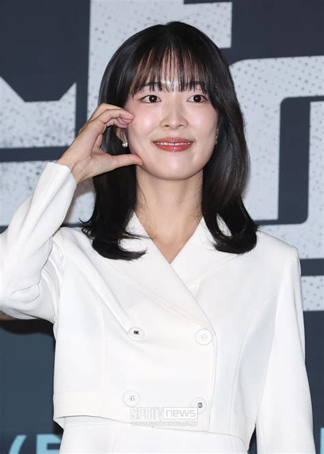 포토s 안현호 수줍은 볼하트