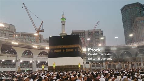 메카 사우디 아라비아 9 월 2016전 람 모스크에 메카 또는 Umrah 메카 사우디 아라비아에서 수행 하기 위해 모인 세계에서 회교도 순례자 메카에 대한 스톡 사진 및
