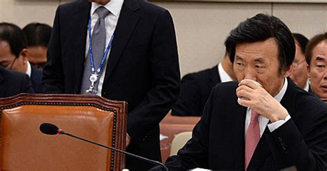 윤병세 장관 아베 총리 겨냥 브란트 총리 폴란드서 무릎 꿇어