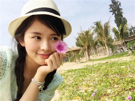 Chinese in beauty 清纯校花钟恩淇海边玩耍美照