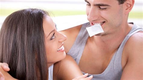 Tips Penting Sebelum Anda Pakai Kondom Lifestyle Fimela Com