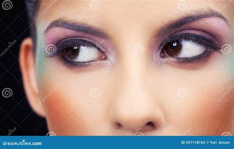Highlighting Her Stunning Eyes The Makup On A Young Womans Eyes Stock