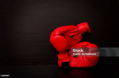 텍스트 프레임의 모서리에 검은 바탕에 빨간 권투 장갑 장소 0명에 대한 스톡 사진 및 기타 이미지 0명 가죽 개체 그룹 Istock