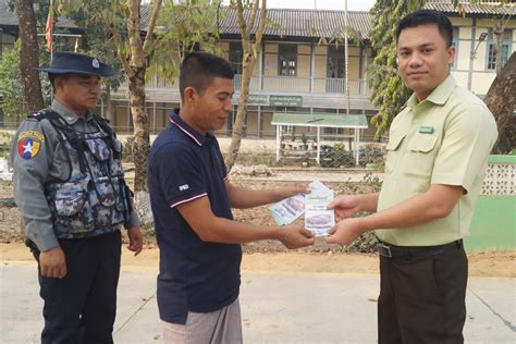 ထန်းတပင်မြို့နယ်၌ ၇၈ နှစ်မြောက် တပ်မတော်နေ့အထိမ်းအမှတ် “သတင်းစကား” လက်ကမ်းစာစောင်များ အခမဲ့ ဖ