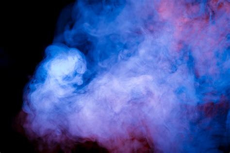 검은 배경에 블루 핑크와 오렌지의 네온 밝은 빛에 연기의 아름 다운 수평 열은 Vape 모 캡과 T 셔츠 인쇄 개념에 대한 스톡 사진 및 기타 이미지 Istock