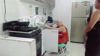 J appelle le plombier pour vérifier ma plomberie et il finit par vérifier la profondeur de ma