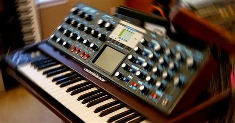 MATRIXSYNTH MOOG MINIMOOG VOYAGER SELECT SERIES MAHOGANY