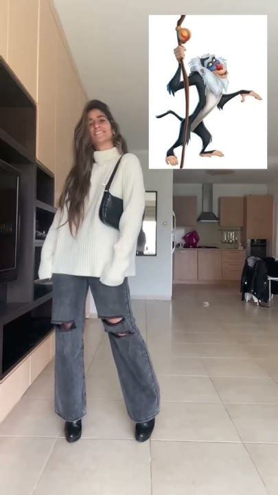 לובשת לוקים לפי הדמויות ממלך האריות Youtube