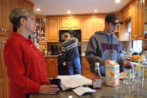 College Freshmen Home For Winter Break Independence Vs House Rules The New York Times