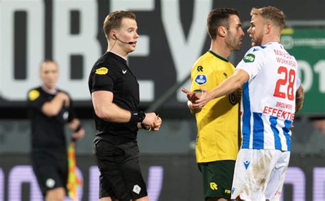 Heerenveen Middenvelder Woedend Na Schandalige Actie Schaf De Var
