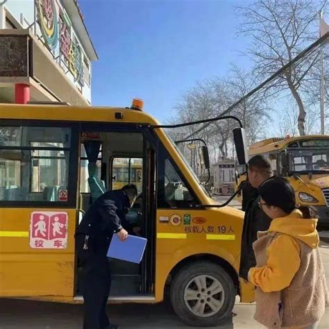 零容忍！容城交警严查严管校车和接送学生车辆车后孩子核查