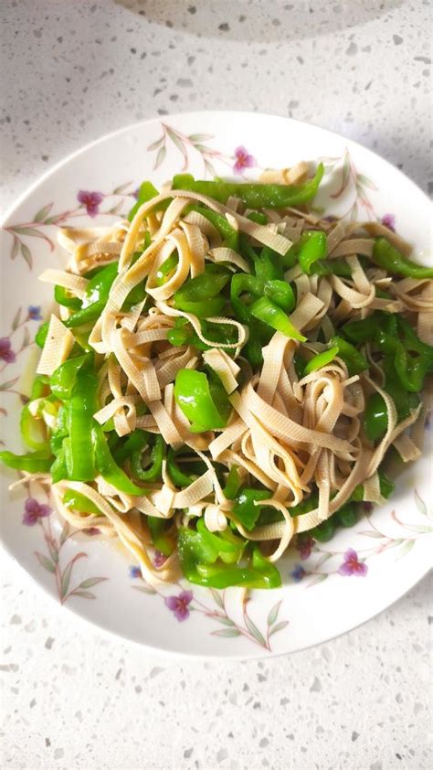 【青椒炒百叶丝的做法步骤图，怎么做好吃】思涵妈妈爱美食下厨房