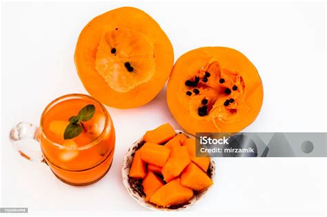 파파야 주스 또는 스무디는 꿀 잘 익은 파파야 전체 재료와 흰색에 절연 건강한 식생활에 대한 스톡 사진 및 기타 이미지