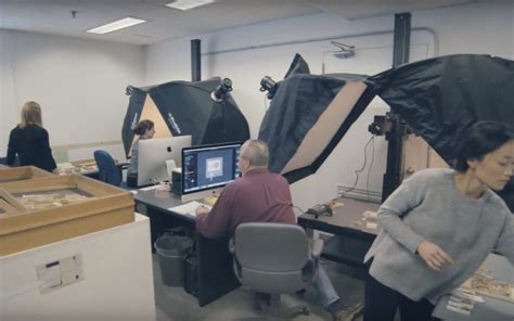 The Smithsonian Uses Dt Element For A Mass Fossil Digitization Project