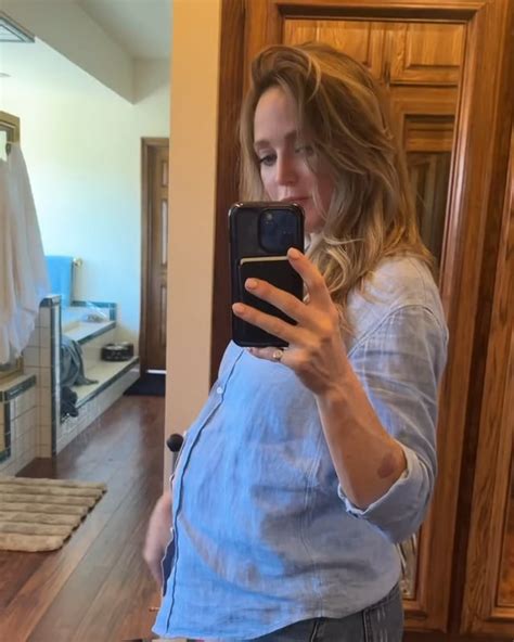 Caity Lotz Pregnant R Pregcelebs