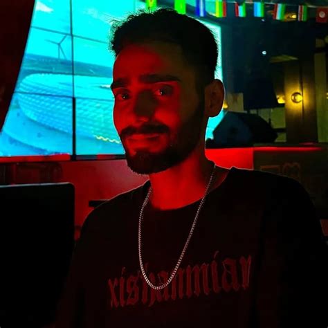 Reza Rezasepahbod • Threads Say More