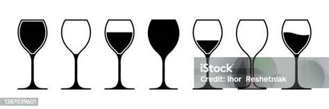 와인 잔 흰색 배경에 고립 된 와인 유리 아이콘 와인 글래스 실루엣 술 샴페인 칵테일 주류 컵 레스토랑의 상징 벡터 가득 찬에 대한 스톡 벡터 아트 및 기타 이미지 Istock