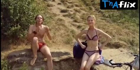 Svetlana Ivanova Bikini Scene In Klassnyye Muzhiki