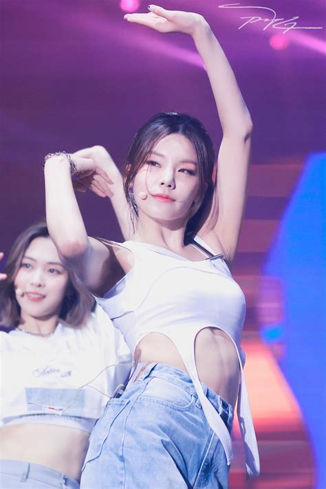 Yeji Itzy God Tier Armpits R Kpoparmpit
