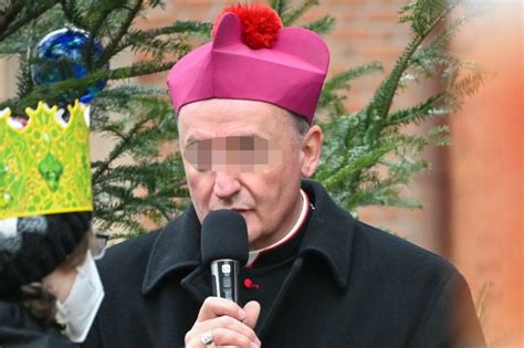 Bp Andrzej J Stanie Przed Sądem Chodzi O Krycie Księży Pedofilów Natemat Pl