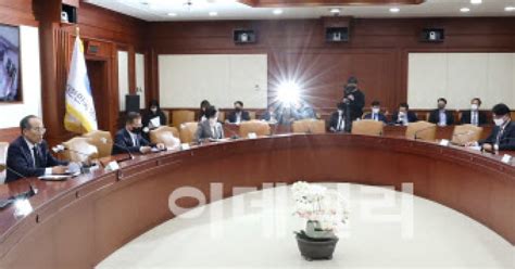 포토 비상경제 장관회의 시작합니다
