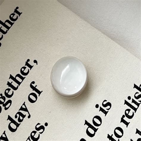 하얀진주 레진 구슬 톡 White Pearl 감도 깊은 취향 셀렉트샵 29cm