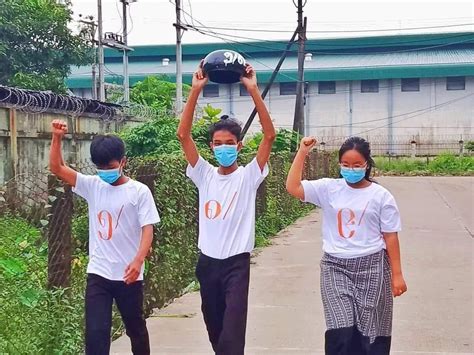 ရန်ကုန်မြို့တွင် တော်လှန်ရေးလူငယ်များ ဦးဆောင်ကာ ၅ ၈ ၉ ကိုင်ဆောင