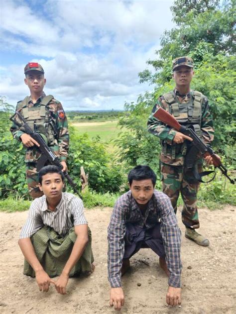 ပုသိမ် မုံရွာ လမ်းပိုင်းတွင် တင့်ကား ၄ စီးဖြင့် စစ်ကြောင်းထိုးလာသော စစ်ကောင်စီ တပ်သားများကို