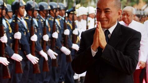 រដ្ឋាភិបាល កំណត់ អត្តសញ្ញាណ អ្នក កាត់ត រូប ព្រះ មហាក្សត្រ