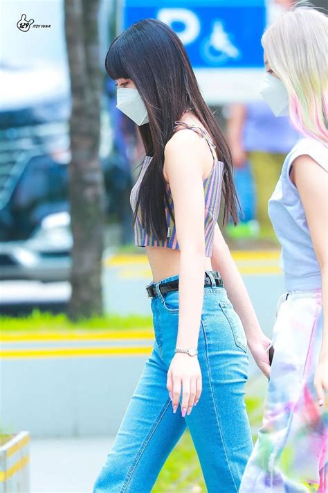 Itzys Yuna Shocks With Her Incredible Natural Beauty In Recent Fan Taken Photos Kpophit