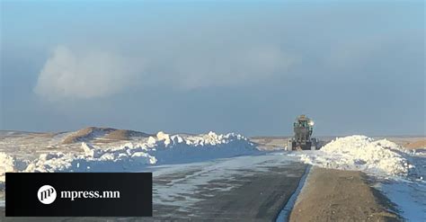 ЭТТ ХК иас орон нутгийн замын цасыг цэвэрлэхэд техникийн дэмжлэг үзүүлжээ