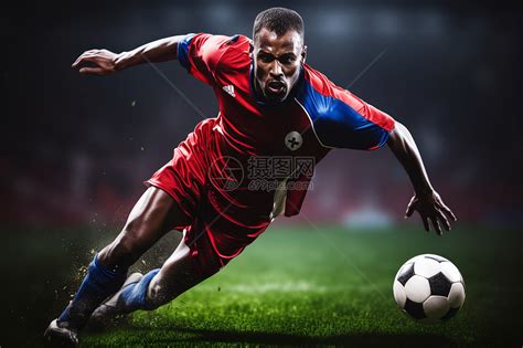 草坪上的足球运动员高清图片下载 正版图片600584654 摄图网