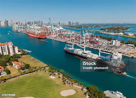 마이애미 항구 컨테이너 몬로비아 선박 화물 Seaboard Explorer 컨테이너선 조감도 화물 컨테이너 화물선 및 예인선 화물선 선박 Explorer 1에 대한 스톡