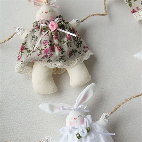 다락방 귀여운 토끼친구들 세마리가 쪼로록⠀ 마끈에 매달려 우리의 공간을⠀ 귀엽고 사랑스럽게해주는