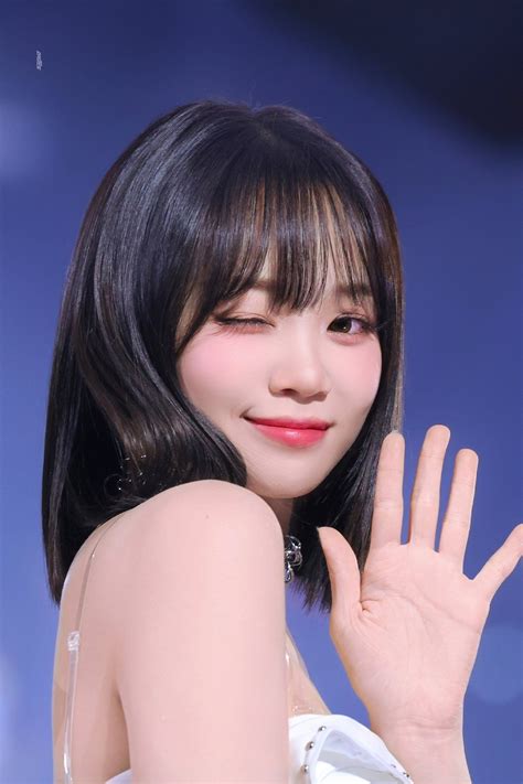 900 Ide Pose Reference Di 2025 Gambar Pose Gadis Pose Mode